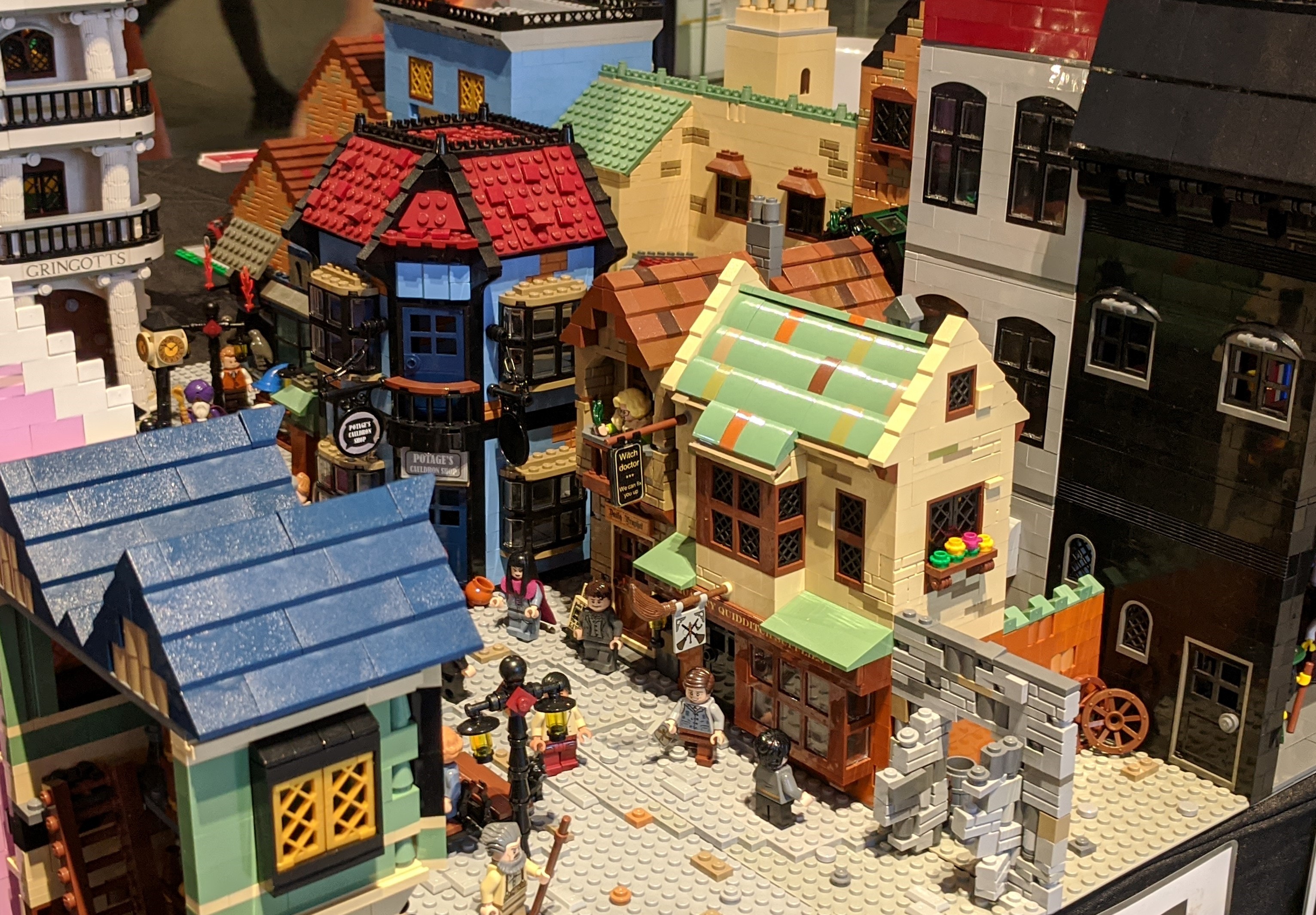 Diagon Alley – building the magical street in LEGO – Blockwarts – A ...