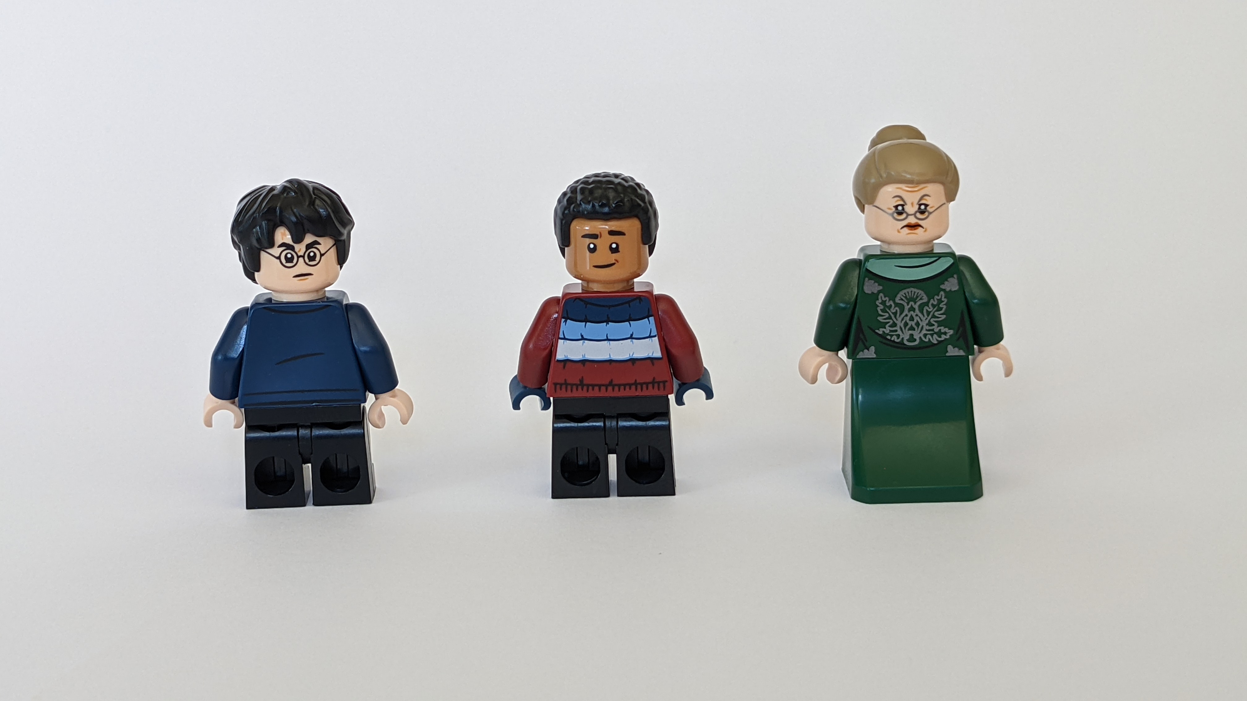 REVIEW: Hogsmeade Village Visit – Blockwarts – A LEGO Harry Potter fan site